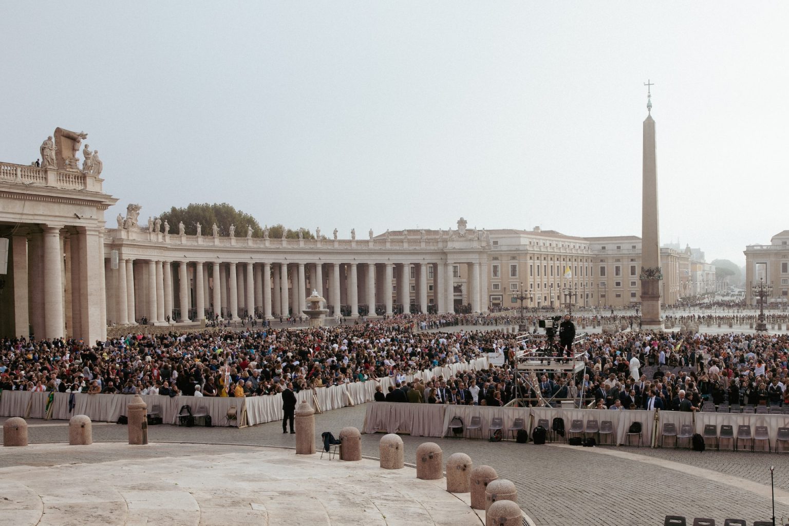 La Place Saint-Pierre - L'une des plus belles places de Rome