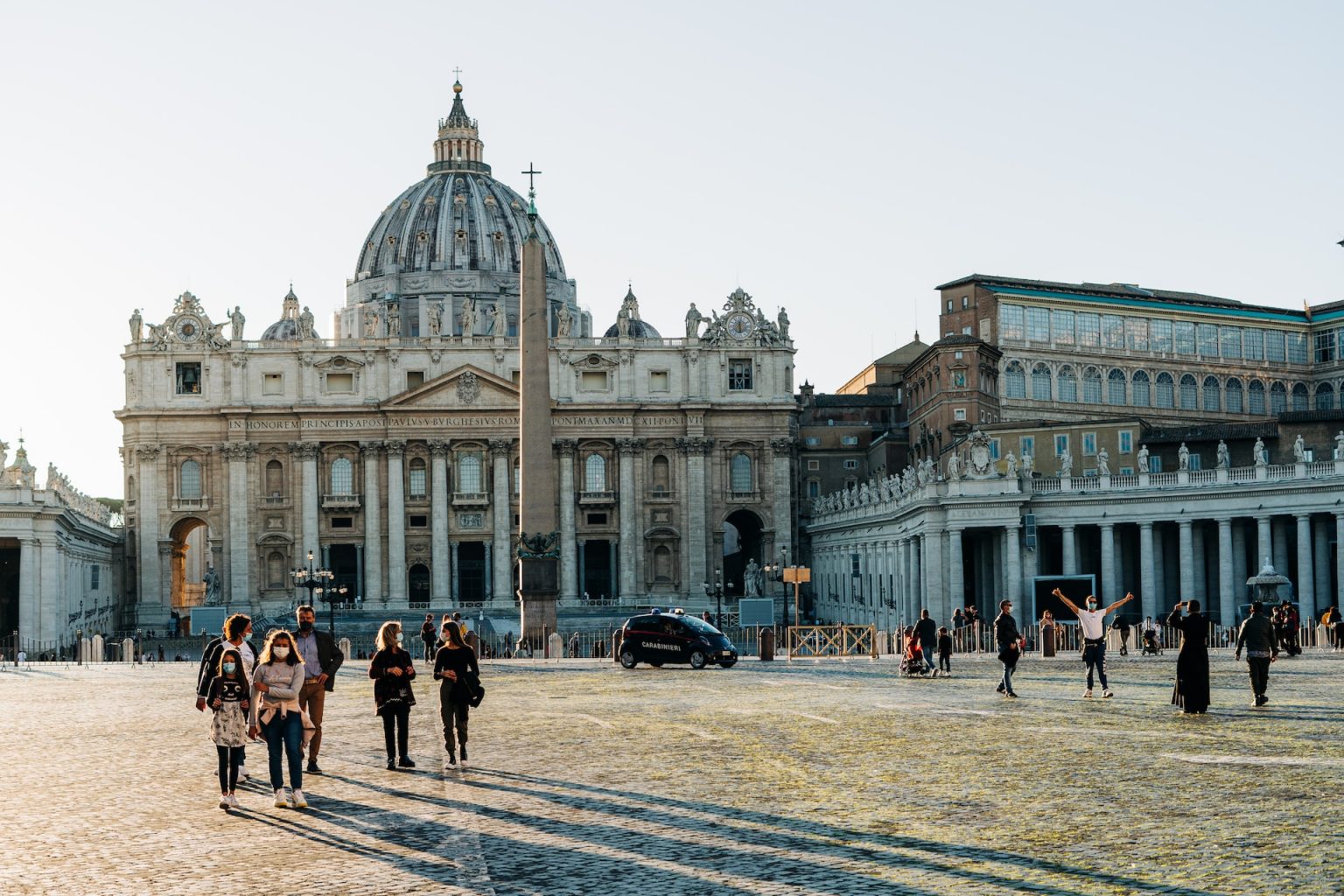 La Place Saint-Pierre - L'une des plus belles places de Rome
